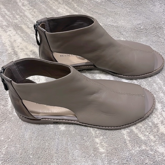 Kelsi Dagger | Shoes | Kelsi Dagger Sterling Open Side And Toe Shoe ...